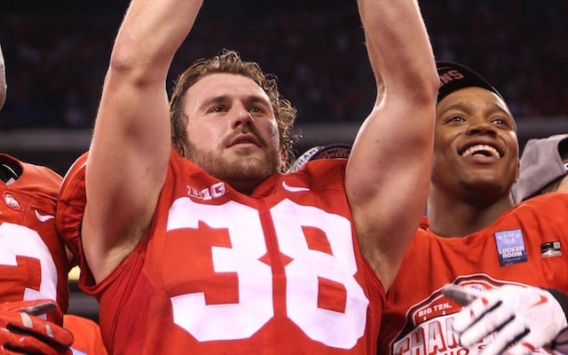 WATCH: Ohio State LBs mocks 'MTV Cribs' with tour of apartment ...