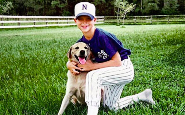 LOOK: Tim Tebow's old dog Otis is the MVP of National Dog Day ...