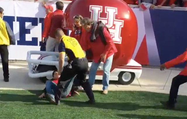 Houston fans get speared by security guards at AAC Championship Game ...