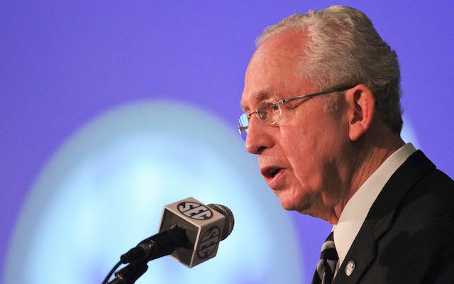 Mike Slive is against the idea of making freshmen ineligible ...