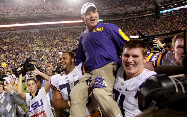 These 10 Things: The next step for Les Miles after weeks of a debacle ...