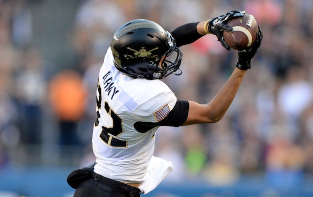 WATCH: Army takes halftime lead on long TD catch by Edgar Allan Poe ...