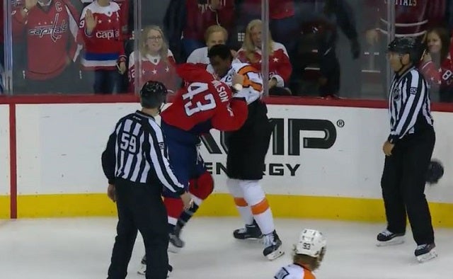 WATCH: Wayne Simmonds, Tom Wilson fight in physical Game 1 - CBSSports.com