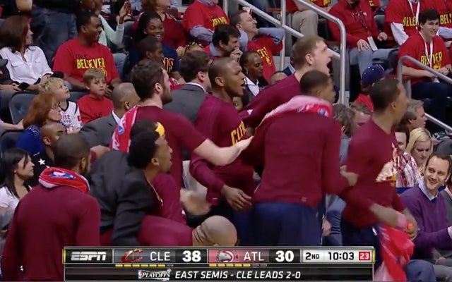 Iman Shumpert comes out of nowhere for putback dunk, Cavs go nuts ...