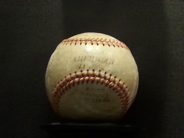 There's some cool baseball stuff at the Chicago Sports Museum ...