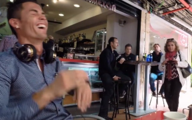 It's way too hard for Ronaldo to drink chamomile tea in peace ...