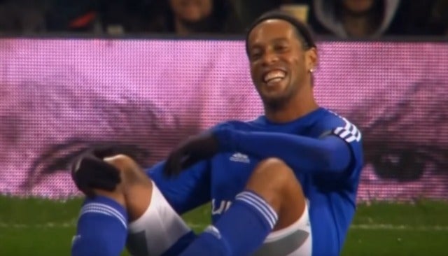 WATCH: Soccer legend Ronaldinho, playing in charity match, still has it ...