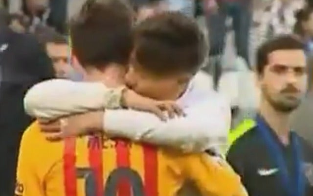 Kid enters field to meet Lionel Messi, Barca star gives him his jersey ...