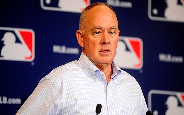 Mets GM Sandy Alderson OK after passing out during press conference ...
