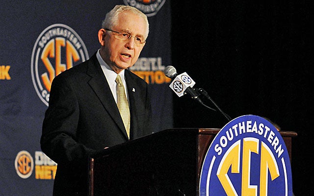 An era ends as SEC commissioner Mike Slive announces his retirement ...